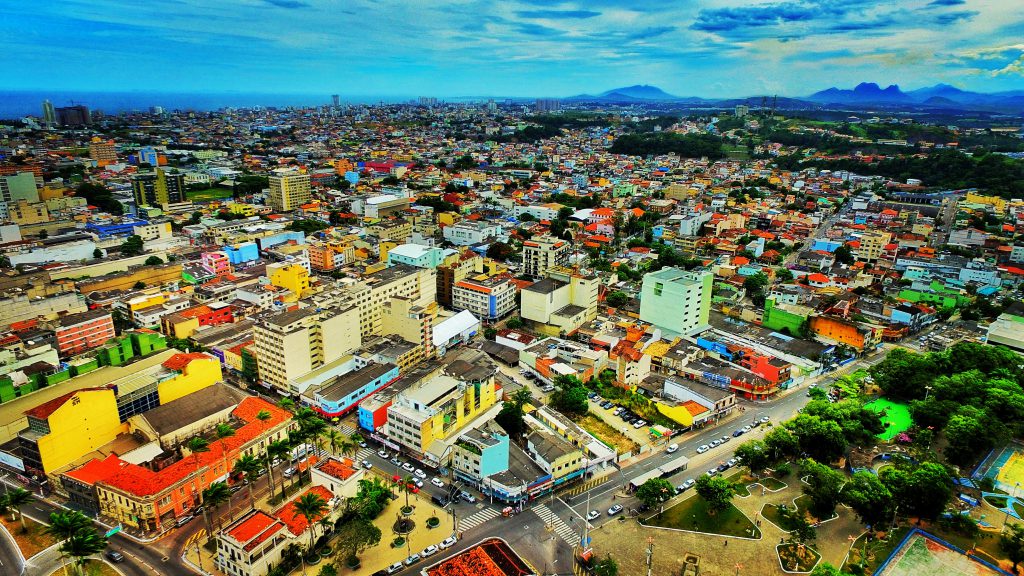 Vista aérea de Macaé a partir da Ponte de Barra